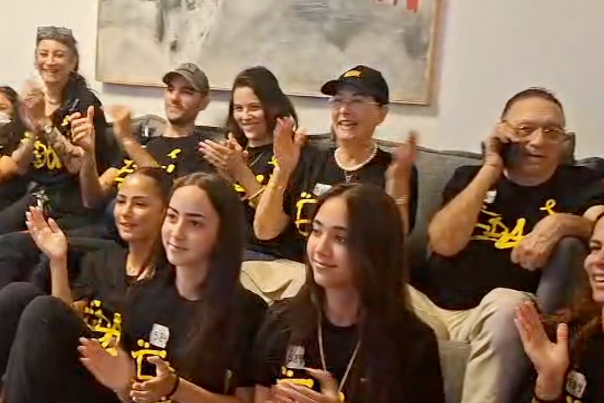 Moment Edan Alexander’s family witnesses release from Hamas captivity ...