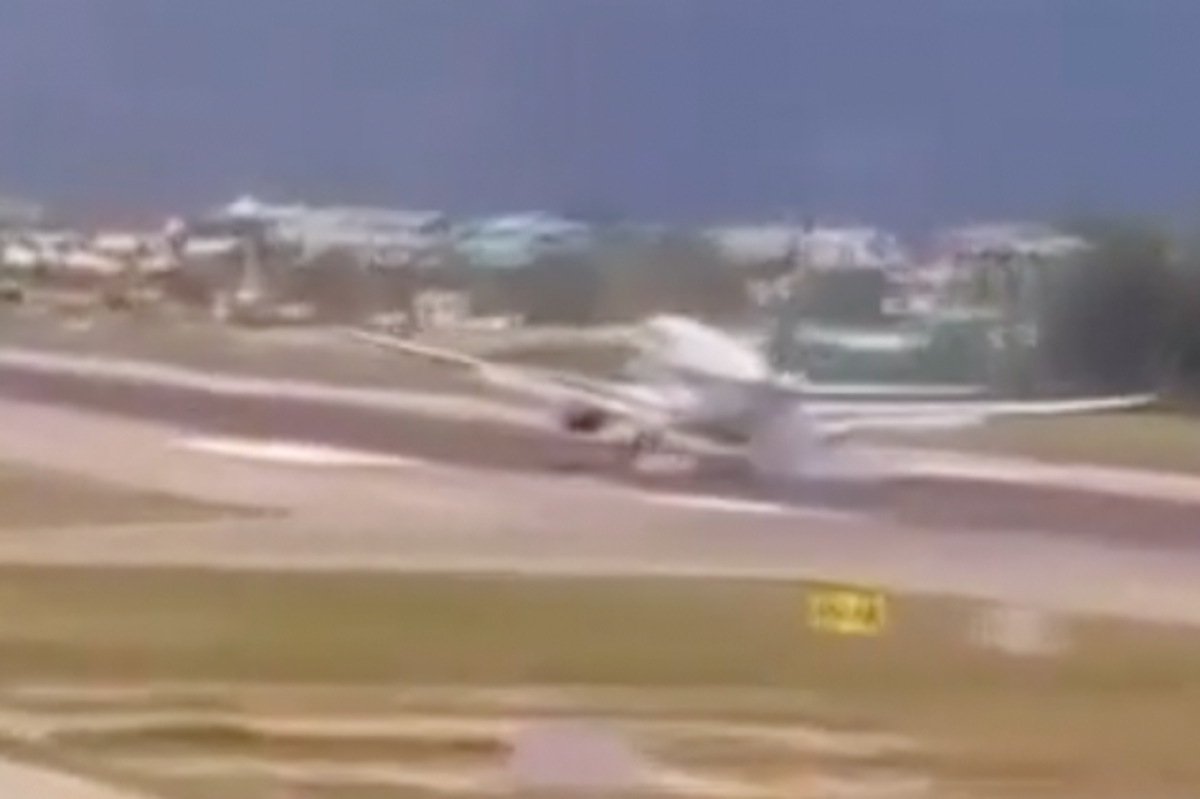 Moment Boeing plane suffers ‘hard landing’ on runway forcing passenger ...