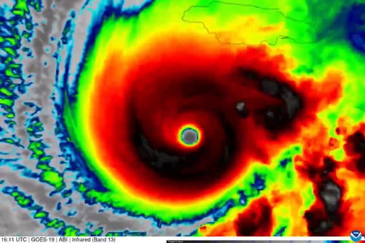Powerful animation shows how Hurricane Melissa strengthened in 24 hours ...