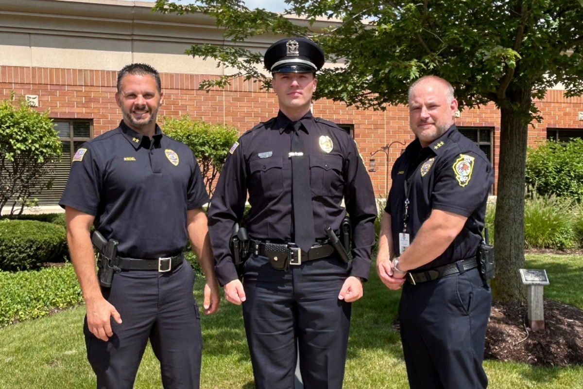 Immigration and Customs Enforcement announces the arrest of a suburban Chicago cop and claims he ...