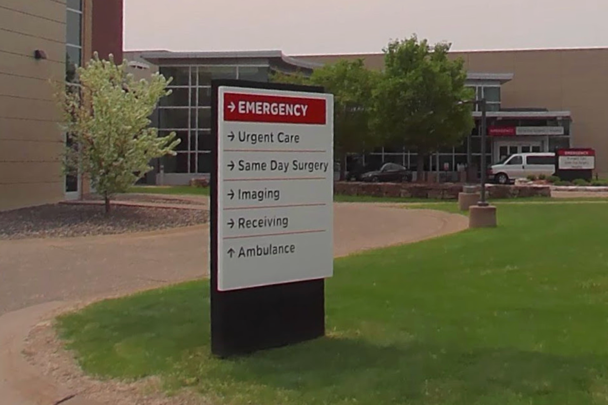 Minnesota hospital security guard dies days after fleeing patient ...