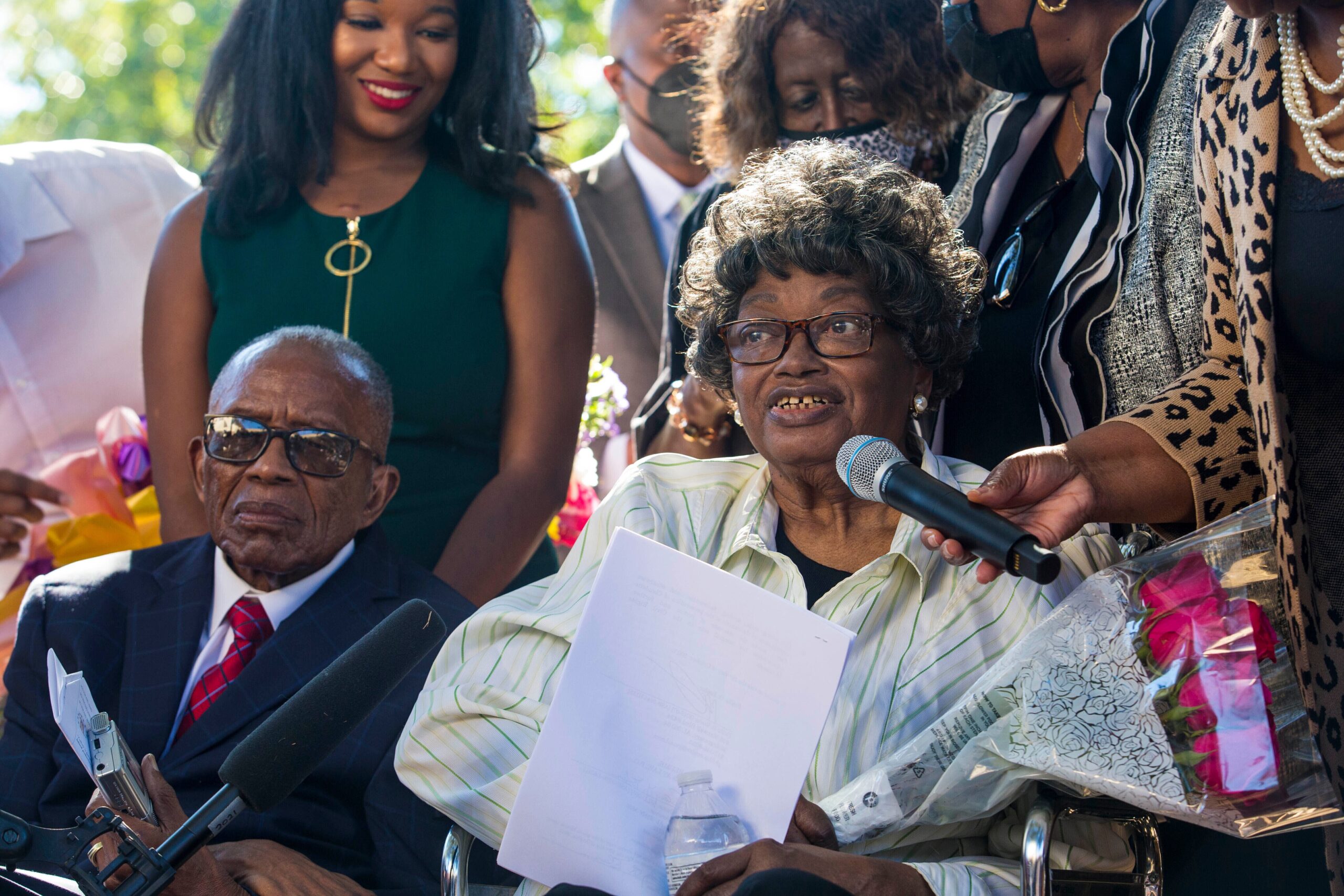 Civil rights icon who refused to move seats on segregated bus dies at ...